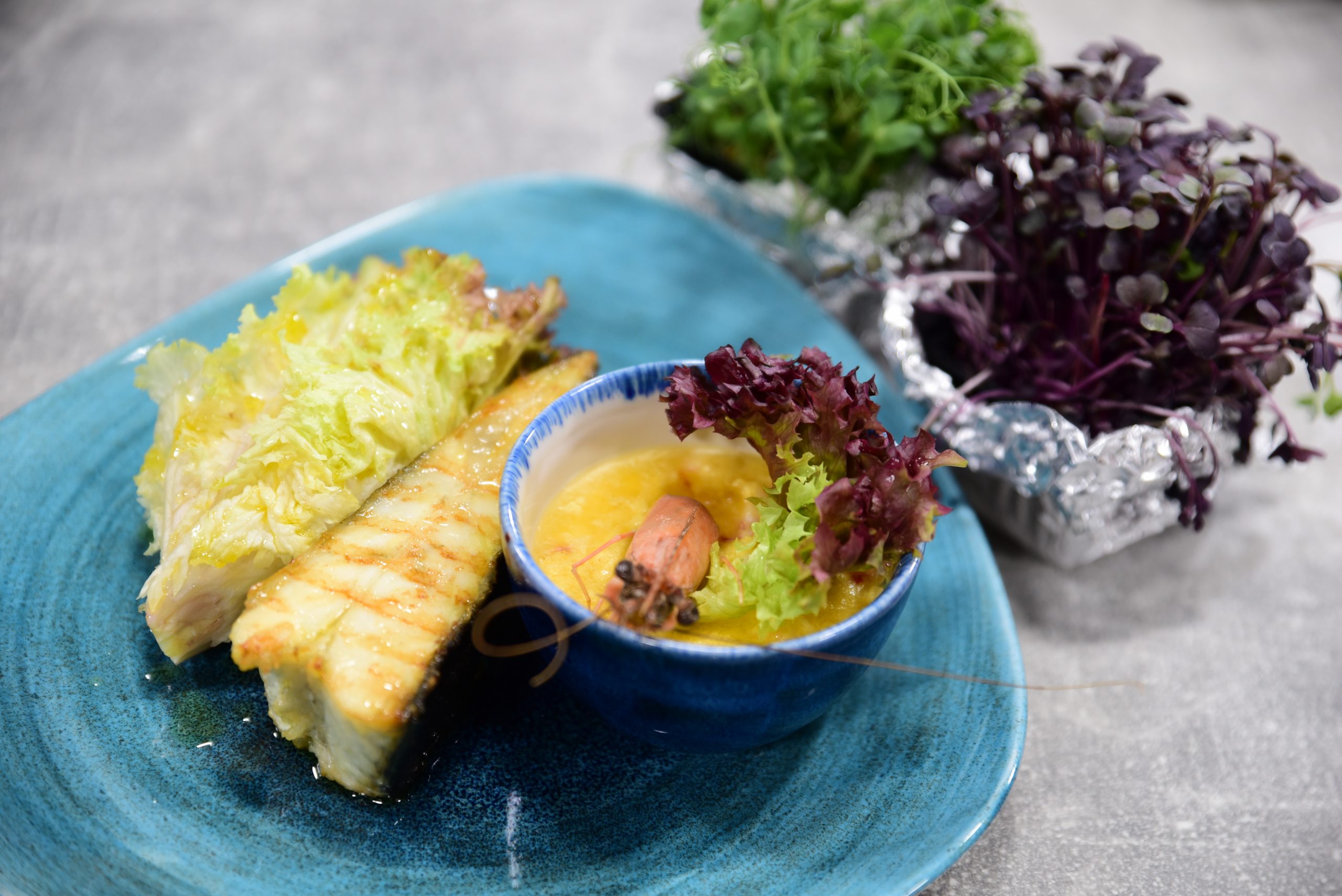 File de calcan cu sos olandez și creveți [ Chef Cristian Dumitru în ...